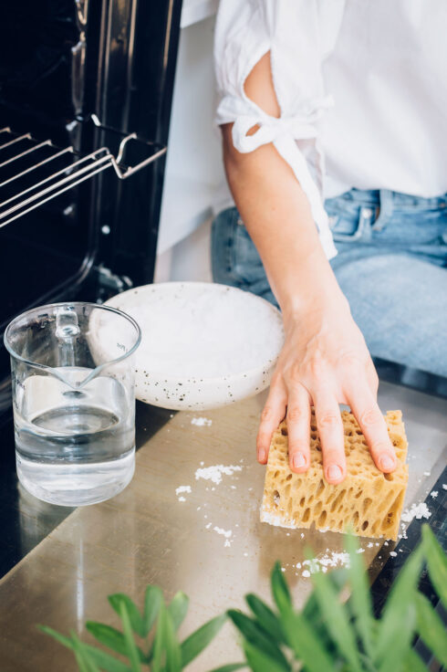 Make Your Own Natural Oven Cleaner | HelloGlow.co