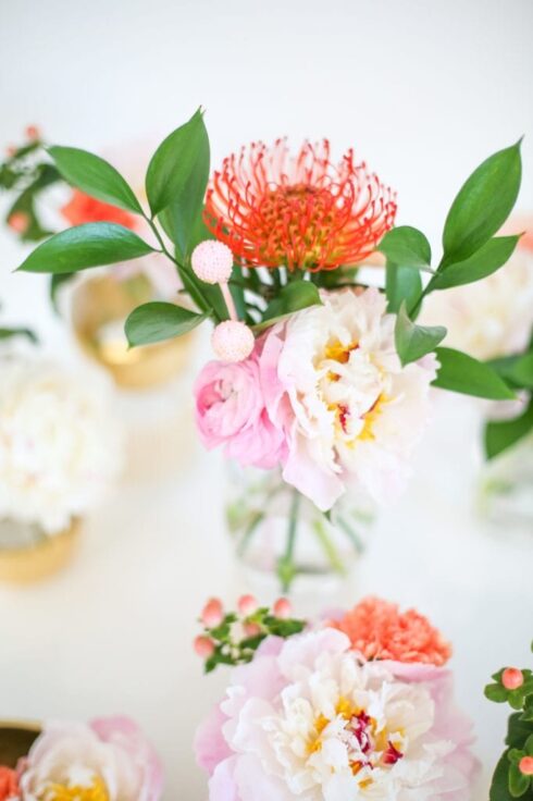 10 Modern Flower Arrangements You Can DIY