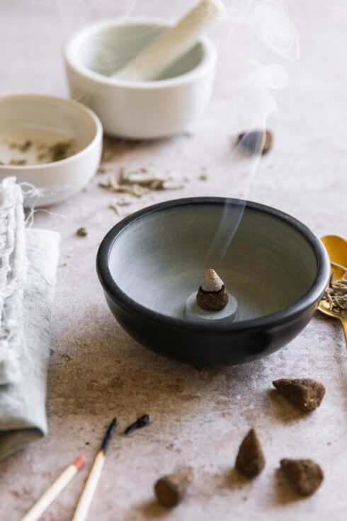How to Make Your Own Incense With Just 3 Ingredients | Hello Nest